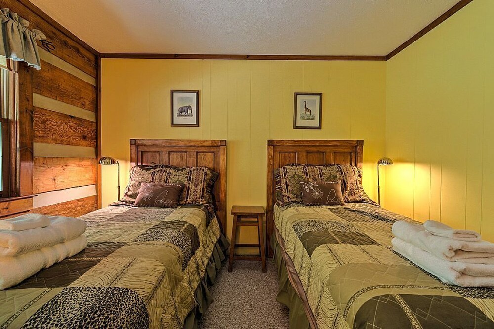 Hot Tub Cabin On 36 Acres +Biltmore Pass,12min Avl - Asheville, NC