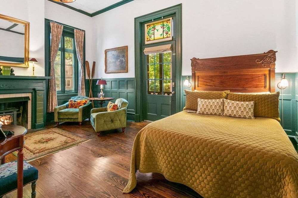 Rose Room Of The Blake House Romantic Couples Getaway Near Asheville W/free Biltmore Pass - Asheville, NC