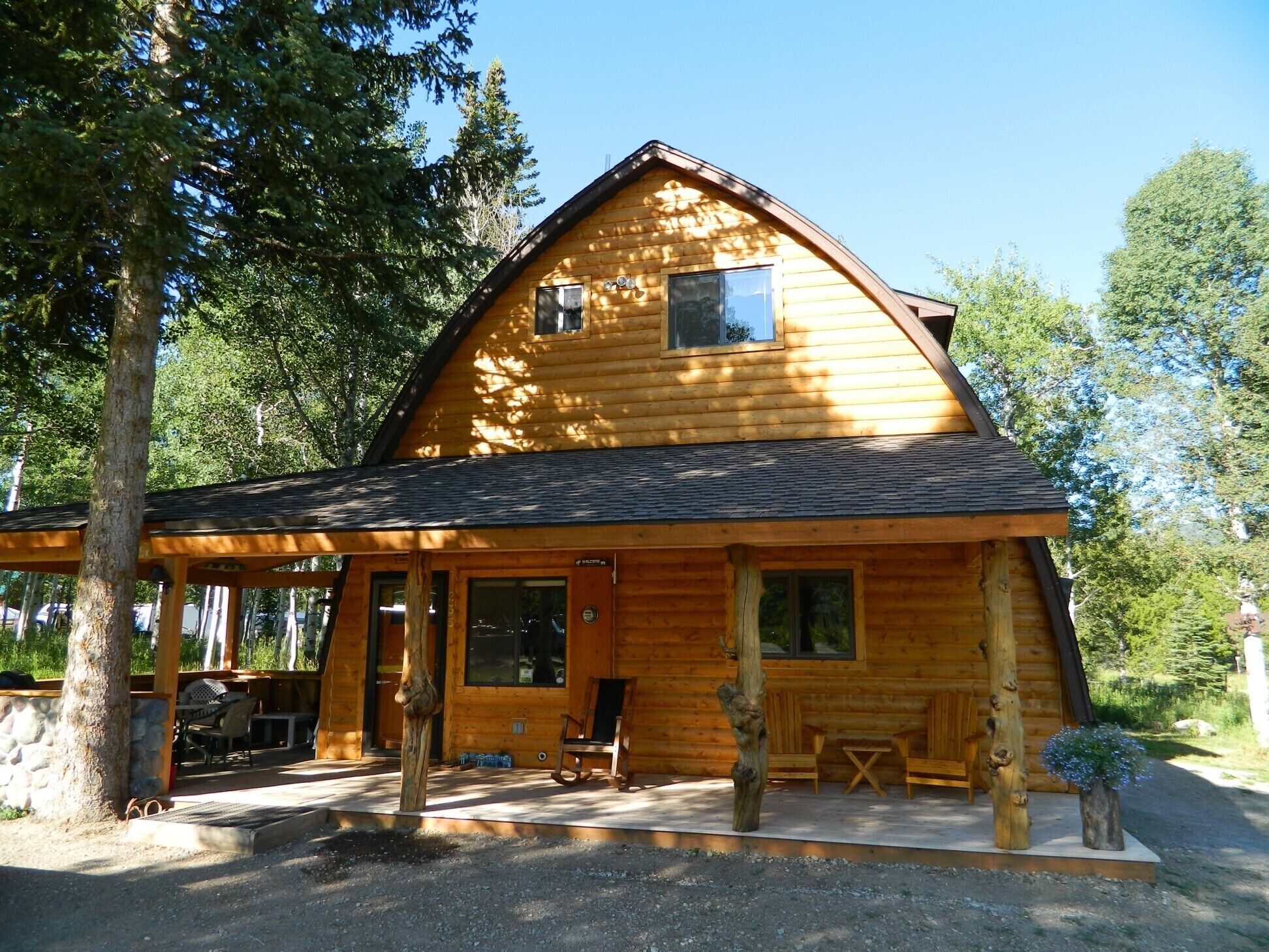 West Yellowstone Lodging - Two Feathers Cabin, spacious & sparkling ...