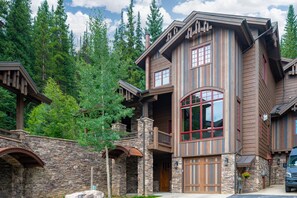 Base Camp 472 | ☼ Sunny Modern Townhome | Private Hot Tub | On Corridor ...