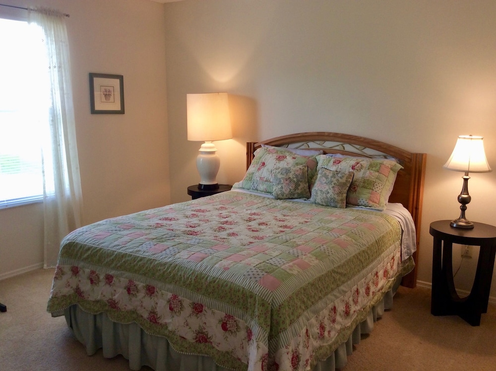 Convenient Location! Beautiful 2 Bdrm Villa With Golf Cart, Wifi & Bbq Grill - The Villages, FL