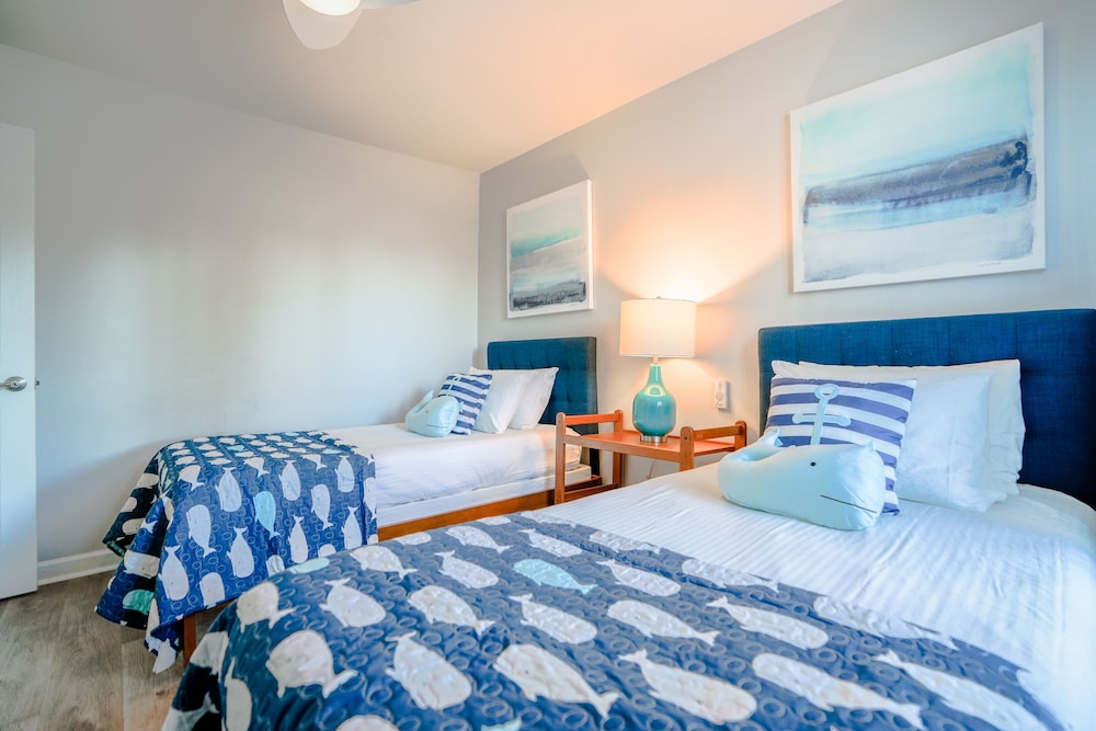 Beach Chairs And Umbrella! Sandpiper Cove 3100! - Niceville, FL