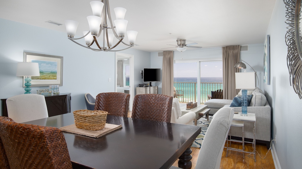 Beachfront Condo With Dazzling Gulf View! Beach Views, Balcony, Pool-hot Tub. - Destin, FL