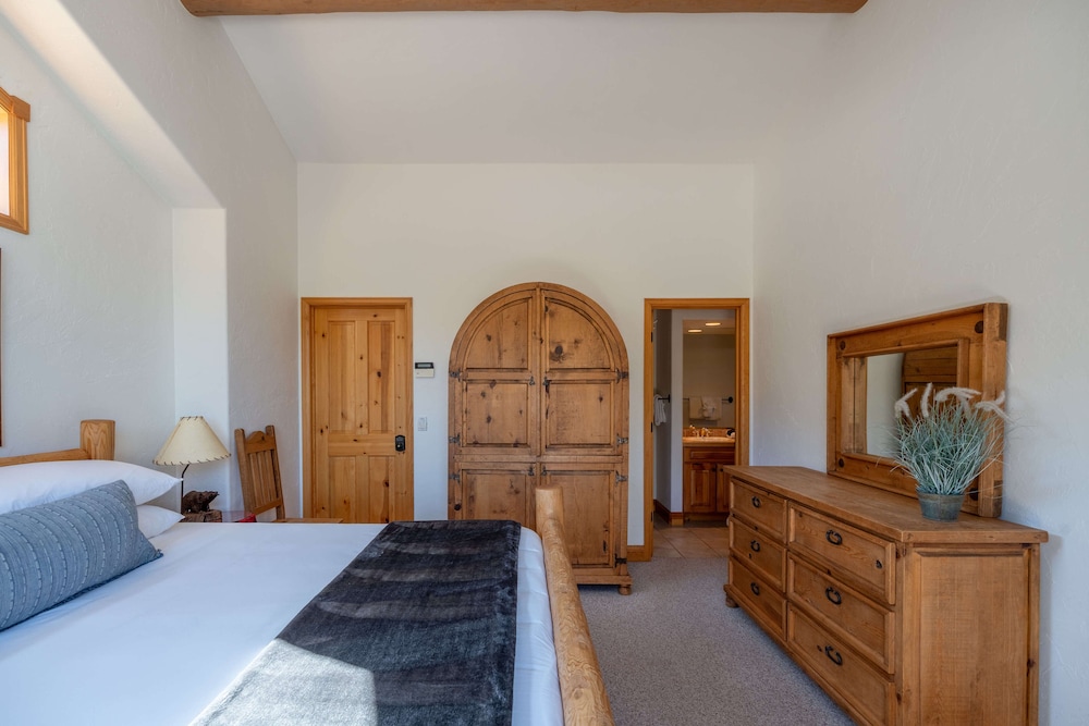 Lakota Mountain Lodge 106 | Across From Resort | Endless Views | Private Hot Tub - 윈터파크