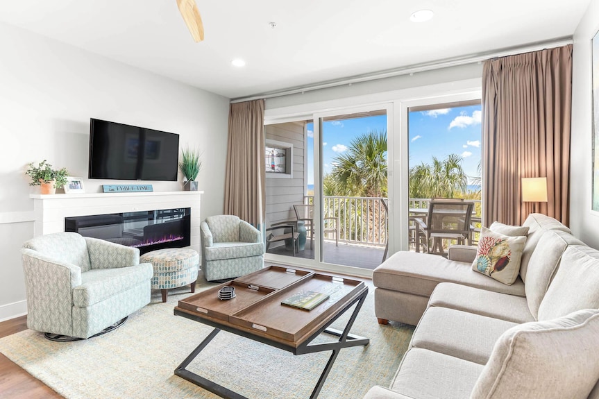 Smukt Møbleret, Direkte Oceanfront Byhus På Beachfront Resort Med Fælles Svømmebassiner - Tybee Island, GA