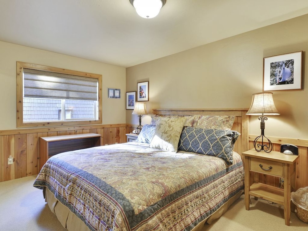 Stunning Luxury 4 Bedroom Kingswood Home With Chefs Kitchen, Top Of The Line Finishes! - Incline Village