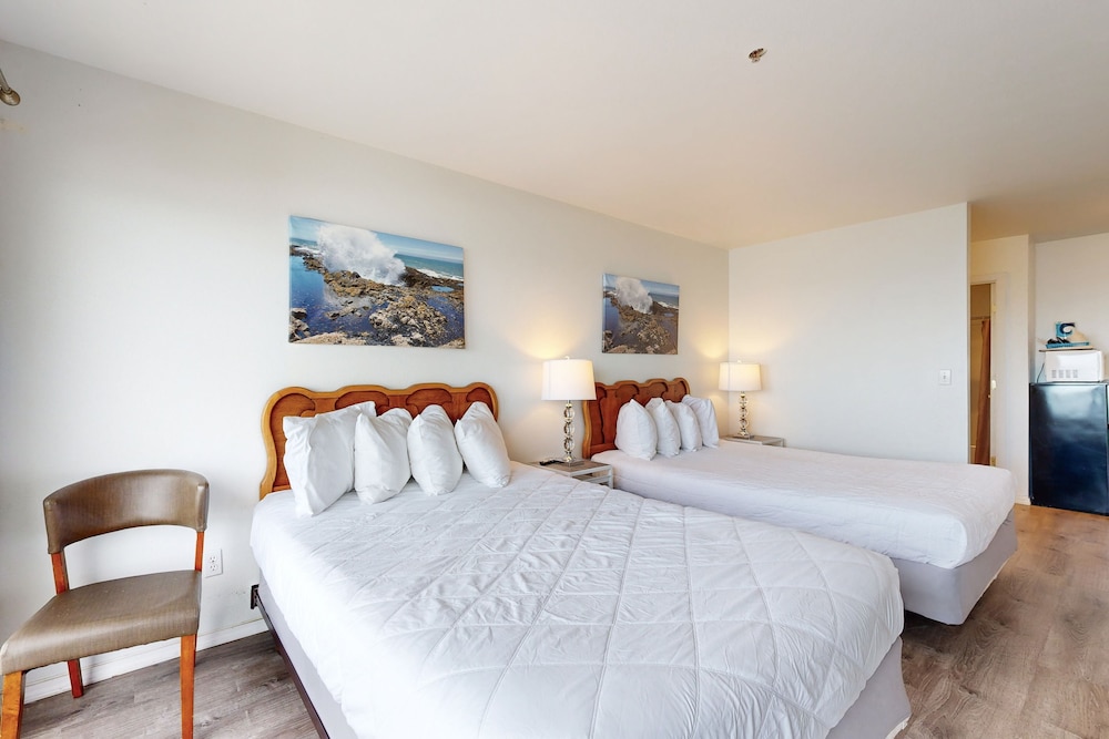 Upper-level Studio With Sweeping Ocean Views - Dog-friendly - Lincoln City, OR