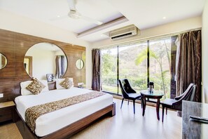 Quarto casal superluxo, 1 cama de casal | Frigobar, cofres nos quartos, camas extras/dobráveis (sobretaxa)