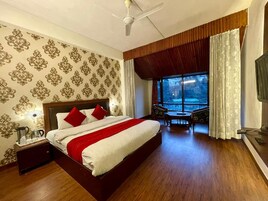 Estúdio Superior, 1 quarto, fumadores, vista para a montanha | Minibar, com mobília individualizada, internet com fios grátis 