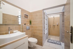 Apartamento Executivo | Casa de banho | Toalhas fornecidas, champô 