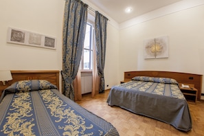 Quarto Triplo Standard | Cofre no quarto, Wi-fi grátis, roupa de cama fornecida 