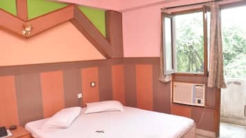 Quarto standard | Cofres nos quartos, escrivaninha, quartos à prova de som