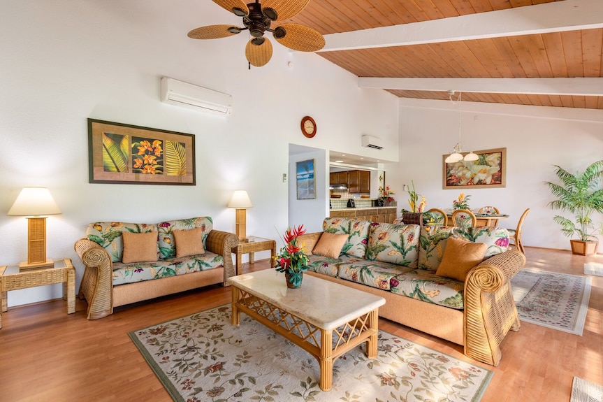 美しいオーシャンビューとゴルフコースビュー - ゴルフコース右 - キャプテン・クック, HI