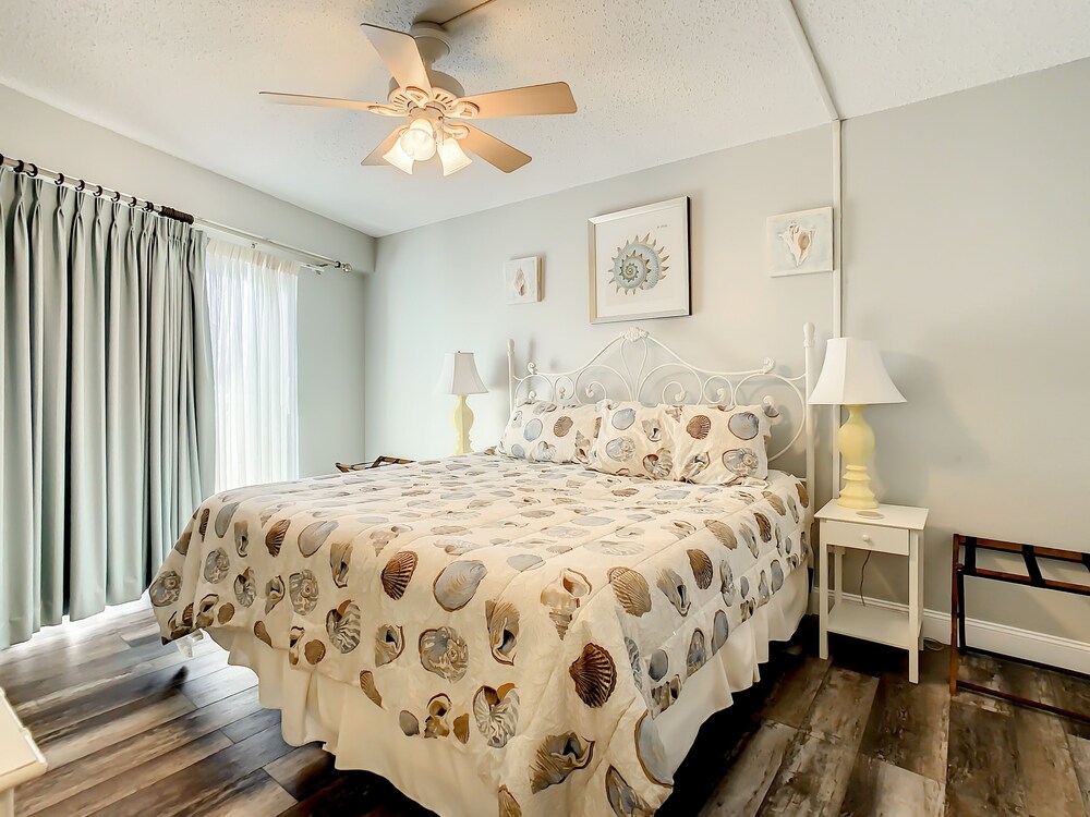 Chateaux 101-stunning 1 Bedroom Gulf Front Condo - Indian Shores, FL