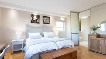 2 quartos, cofre no quarto, secretária, quartos insonorizados