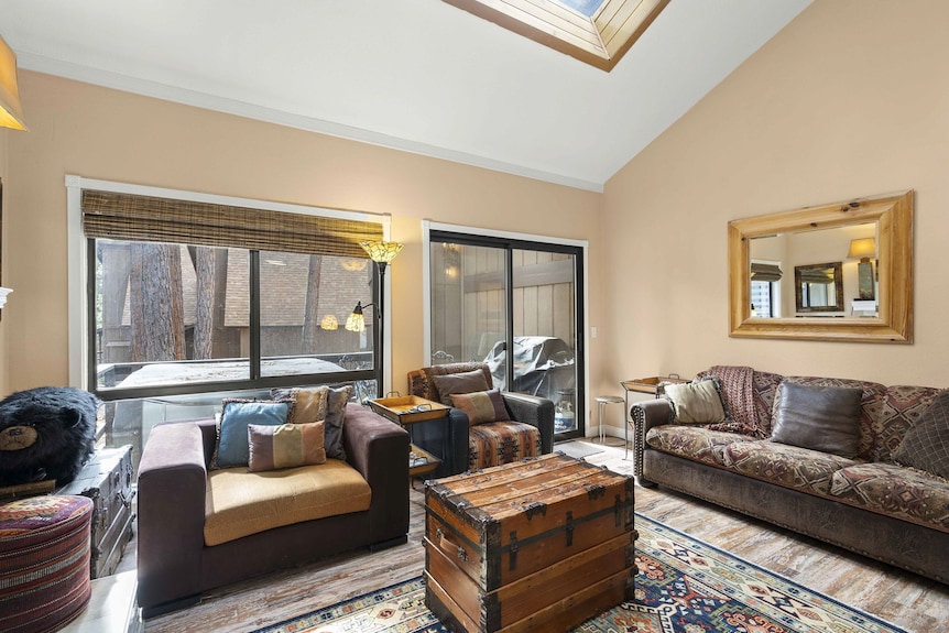 1 Alpine Terrace-renovated Condo W/private Hot Tub - Ski Beach, NV