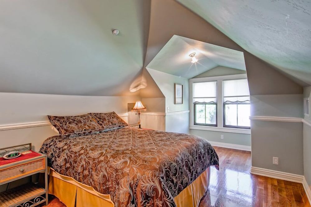 Huston's Attic-renewed Downtown Charm At An Amazing Location--13th & Vine! - San Miguel, CA
