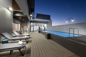 Piscina exterior, da(s) 7:30 à(s) 22:00, espreguiçadeiras