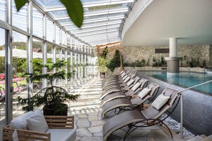 Piscina interna, piscina externa sazonal