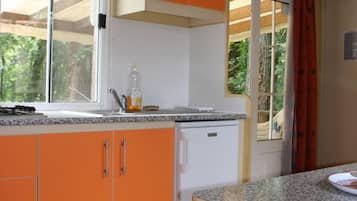 Trailer | Cozinha americana privada | Geladeira, micro-ondas, fogão, cooktop