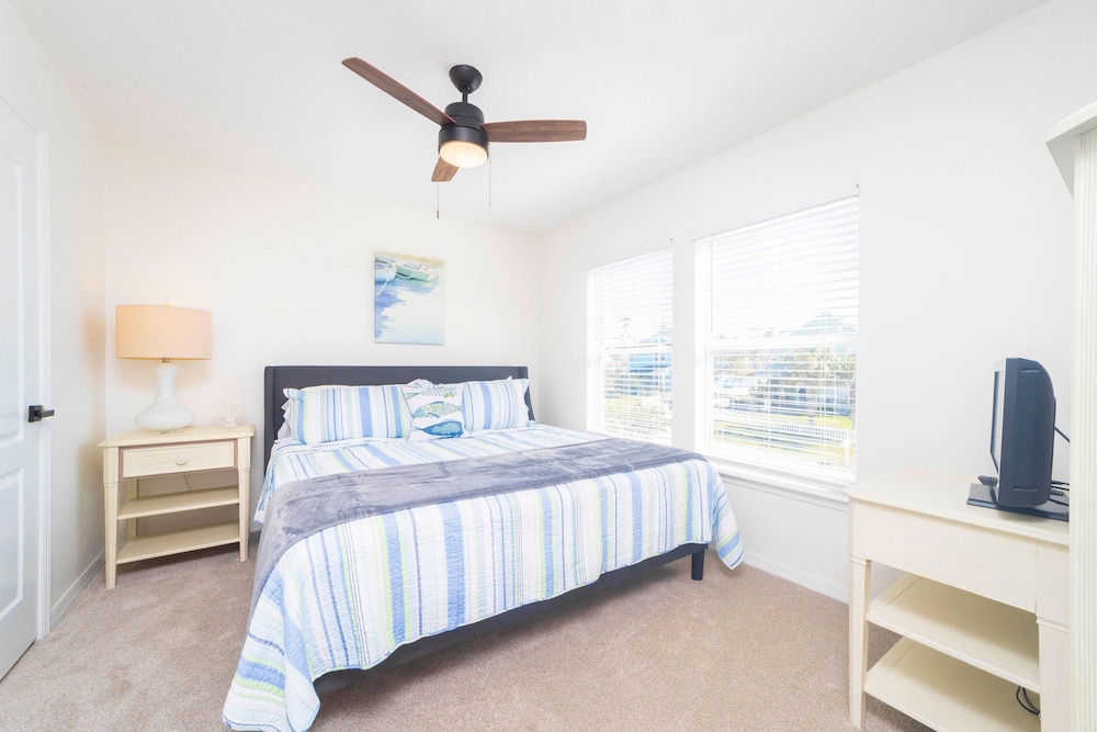 Steps To Beach ~ Heated Pool ~ 2 King Beds! - Vilano Beach, FL