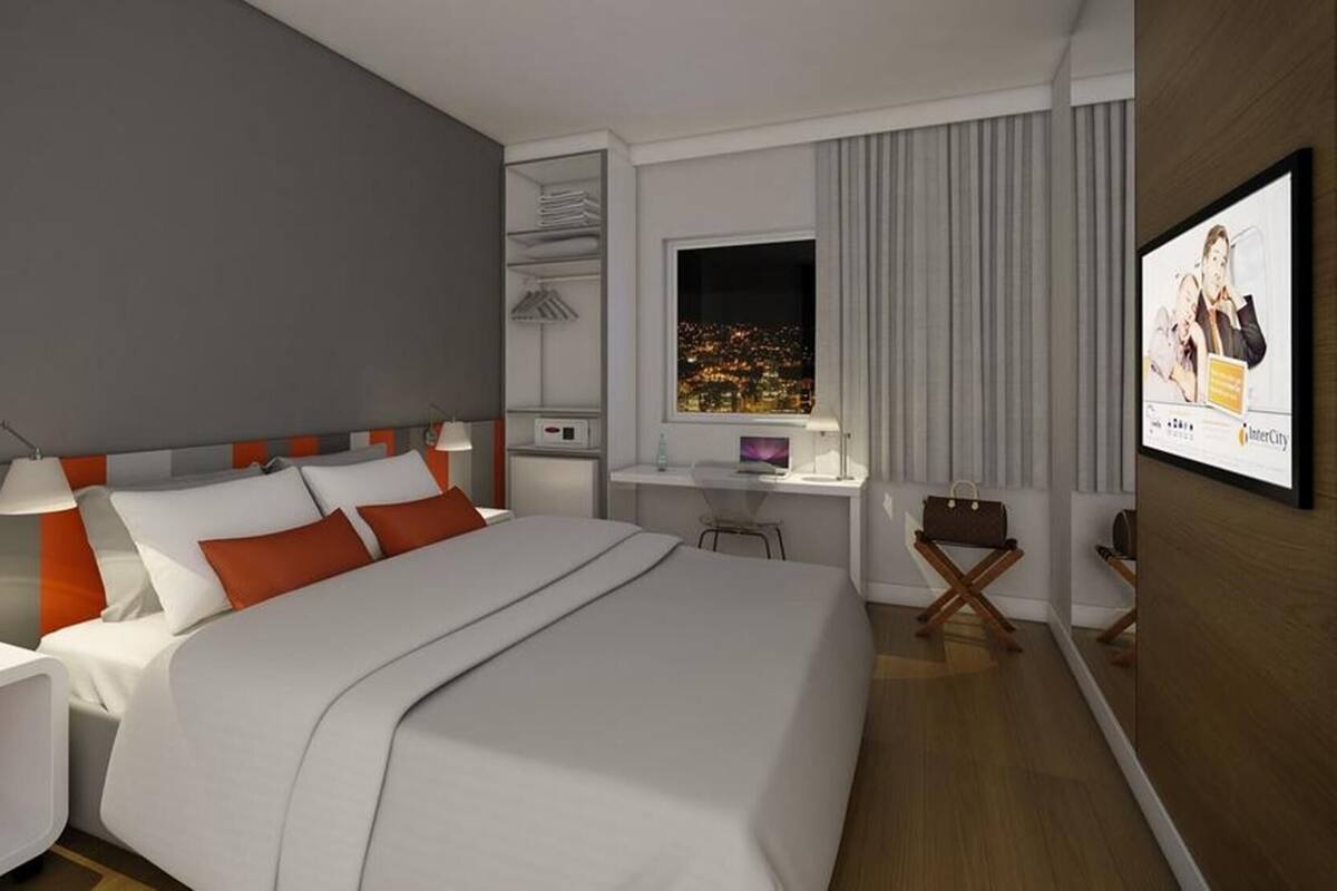 Minibar, cofre no quarto, secretária, Wi-fi grátis