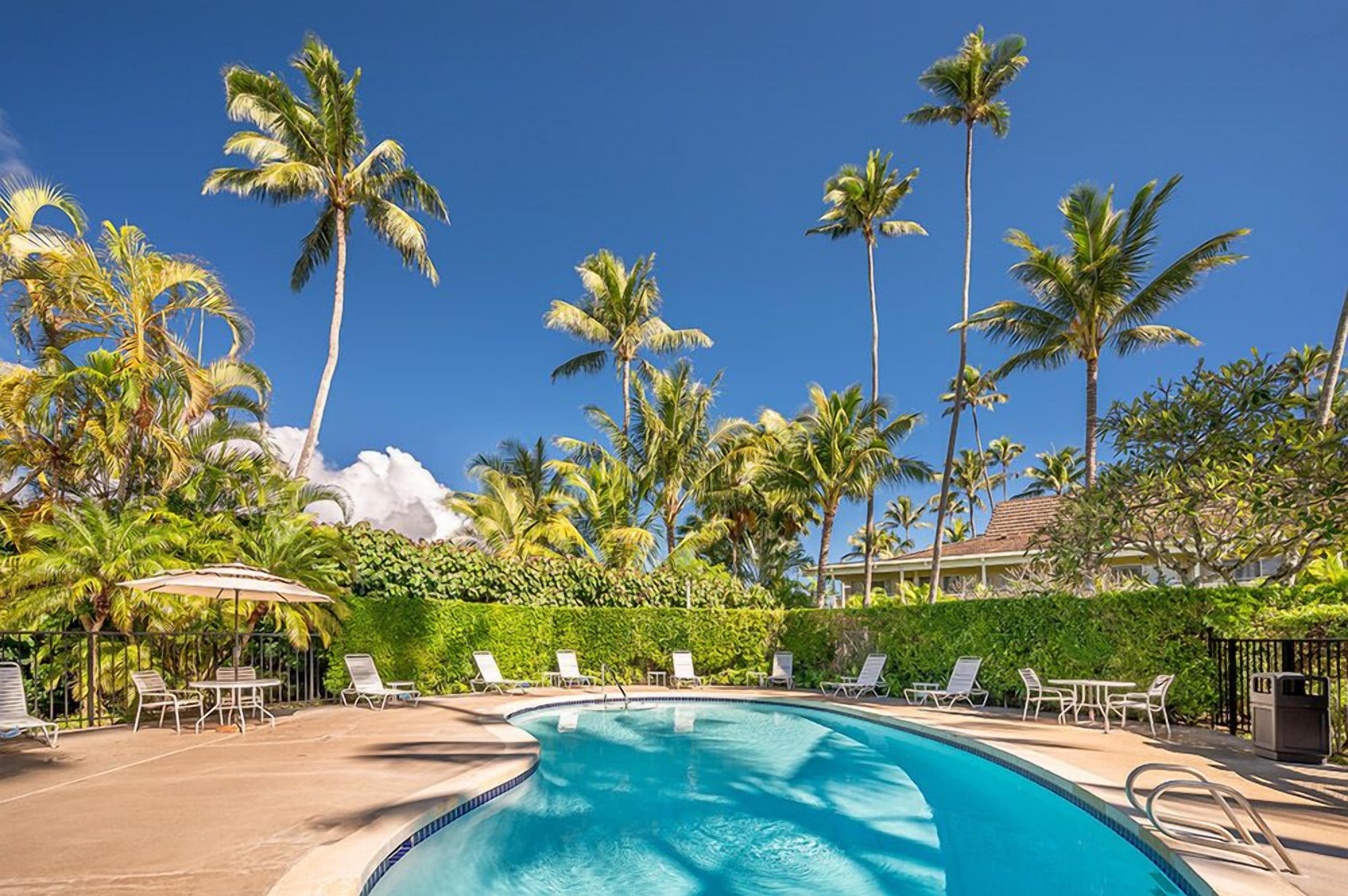 Plantation Hale unit with kitchen, Remodeled, Walk to Beach. Free ...