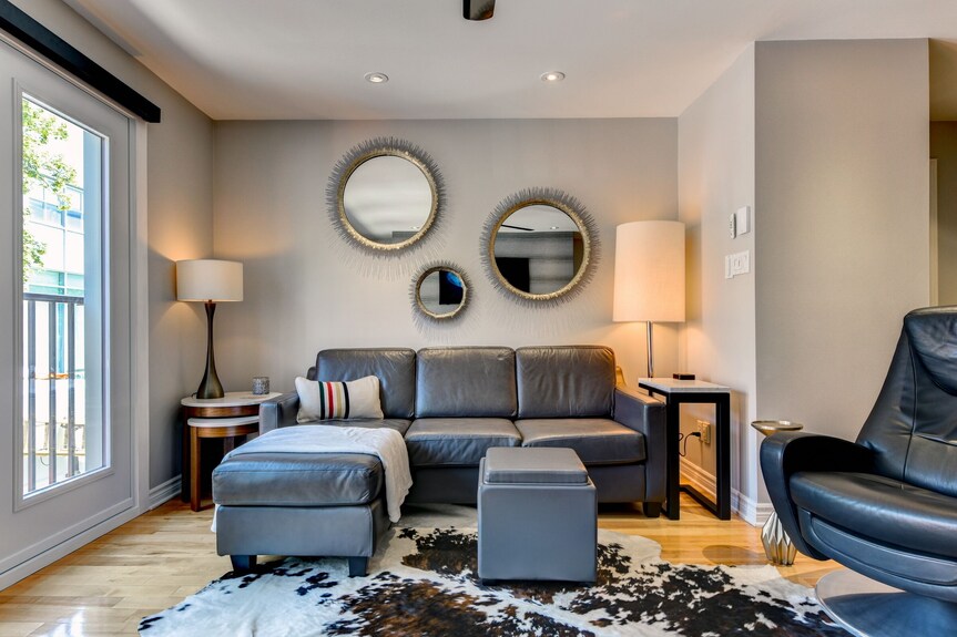 Luxuriöse, Stilvolle, Moderne Wohnung Im Herzen Von Montreal Village !!!! - Montreal