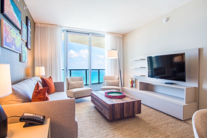 Moderno Y Acogedor De 2 Dormitorios Con Impresionantes Vistas Al Mar - Hollywood, FL