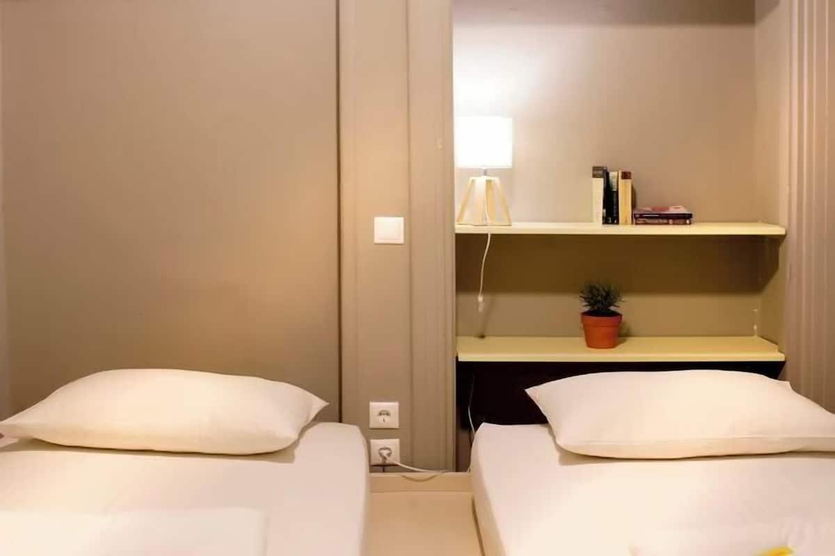 Ferro/tábua de engomar, Wi-fi grátis, roupa de cama fornecida 