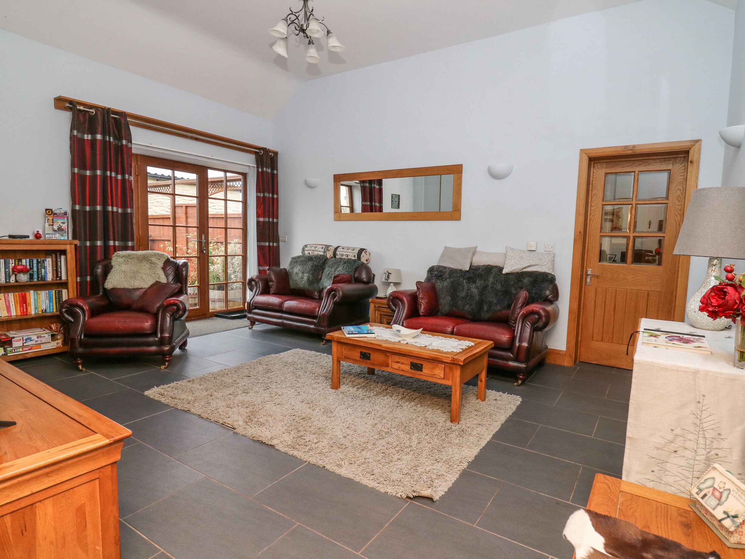 Yr Hen Llaethdy, Pet Friendly, With Hot Tub In Newcastle Emlyn - Pembrokeshire