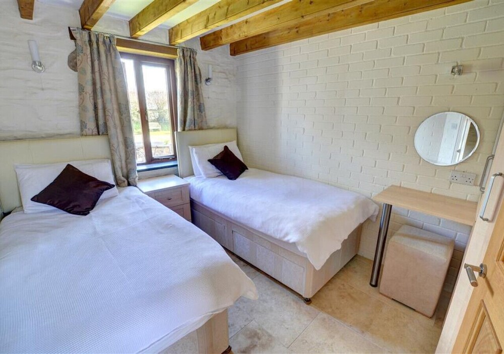 The Barn - Two Bedroom House, Sleeps 4 - Pembrokeshire