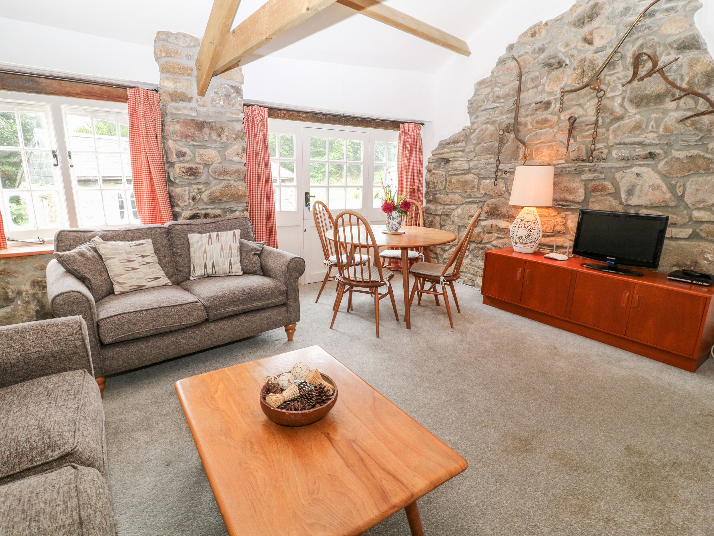 Treverbyn Smithy, Pet Friendly, Character Holiday Cottage In St Neot - Liskeard