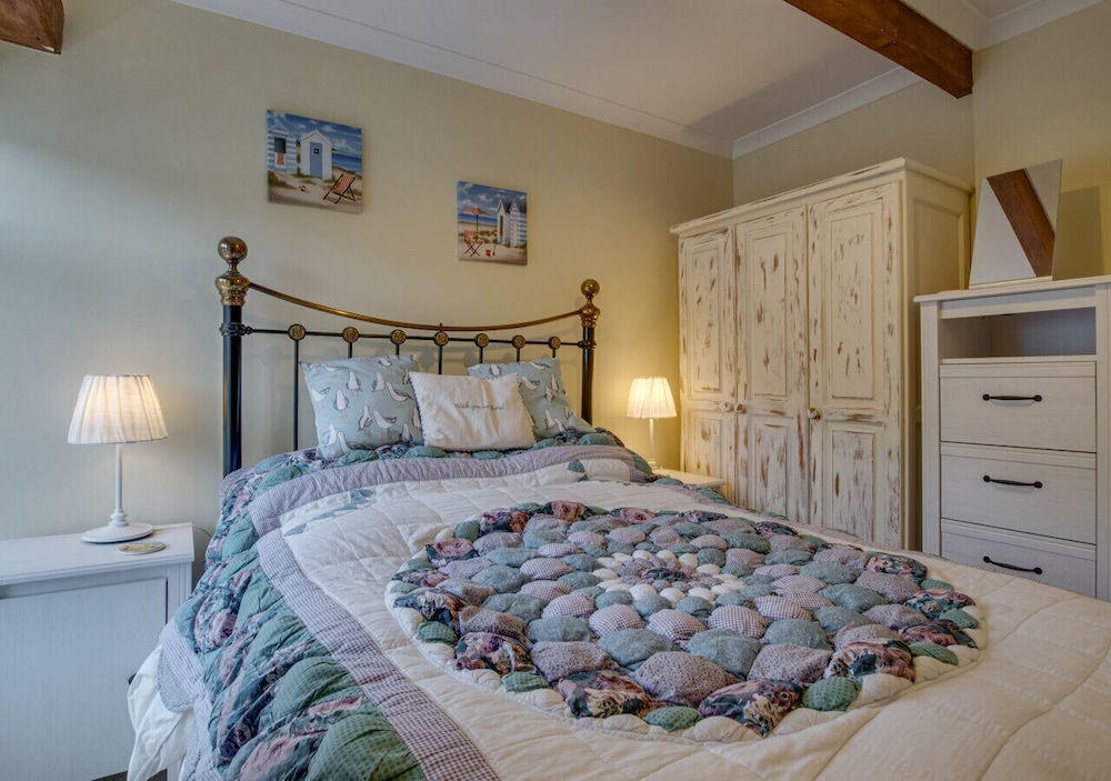 4 Apartment Pixies Holt - Polperro