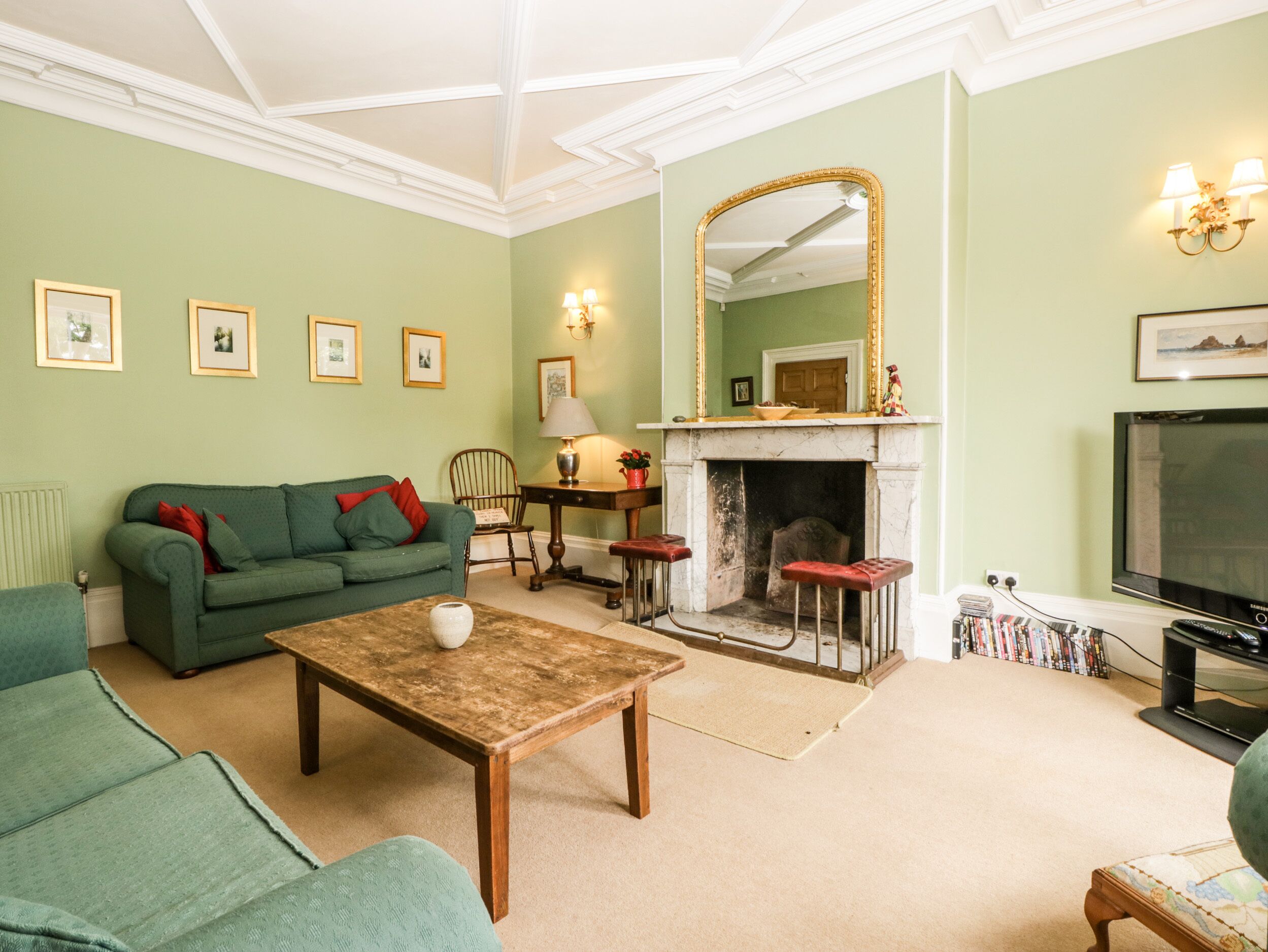 Wheelbarrow Castle, Pet Friendly, With Hot Tub In Leominster - West Midlands