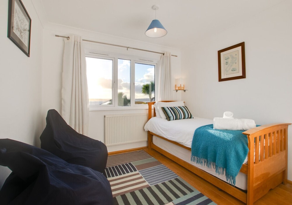 Gwyns An Mor - Four Bedroom House, Sleeps 6 - Porthleven