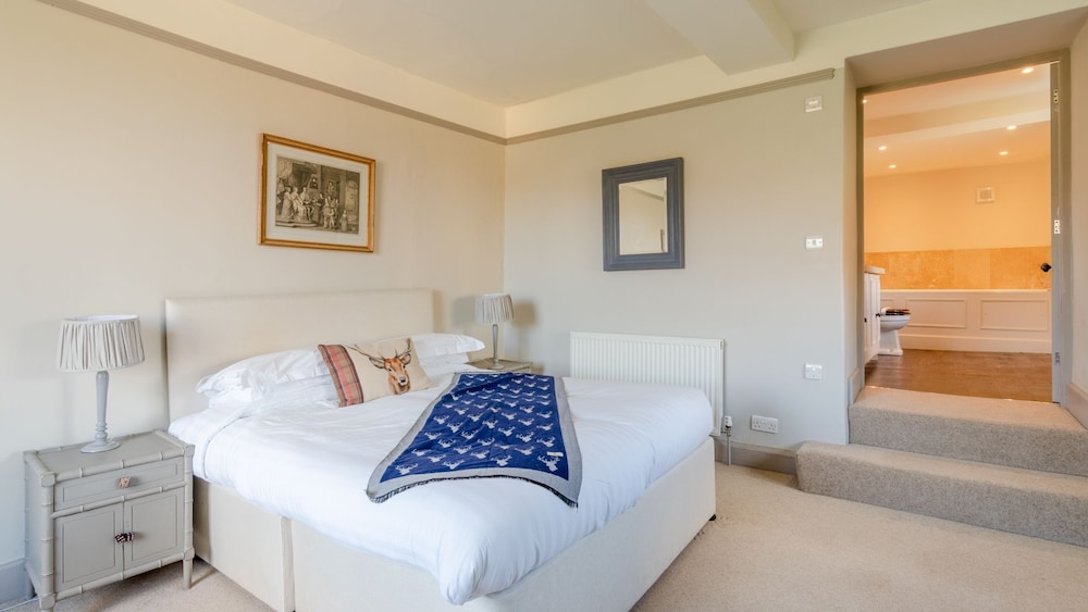A Sudeley Castle Cottage That Sleeps 14 Guests In 7 Bedrooms - Cheltenham