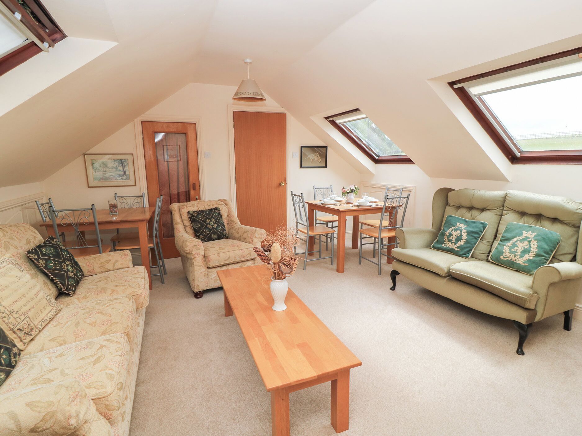 Uplands, Family Friendly, With A Garden In Over Compton - Yeovil