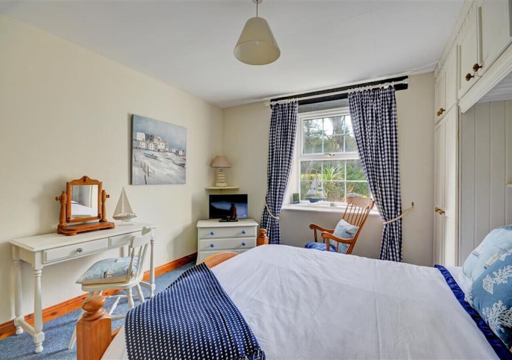 Manor Cottage - Two Bedroom House, Sleeps 6 - St Agnes