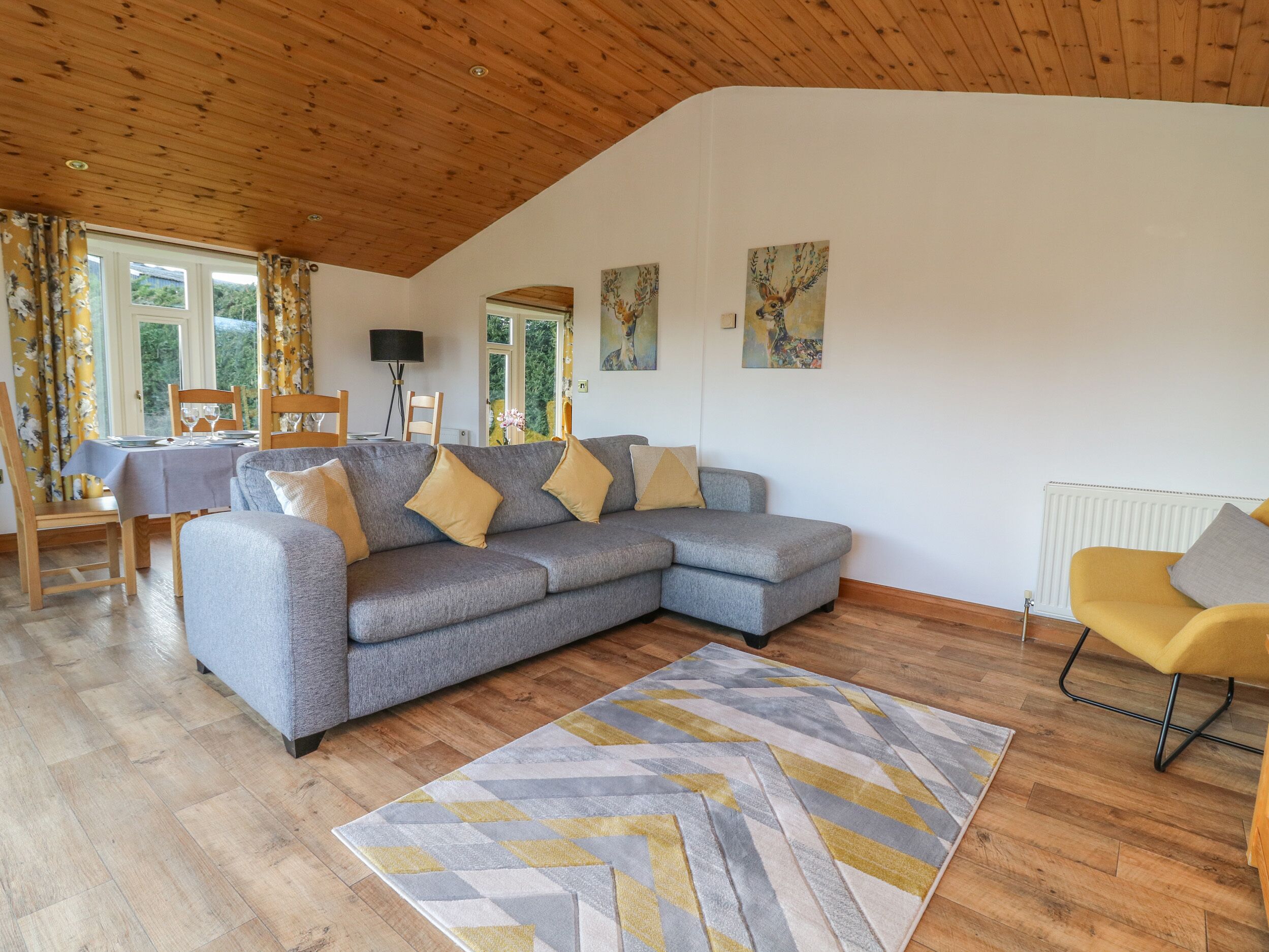 6 Best Log Cabins With Hot Tub In East Yorkshire, UK | Trip101