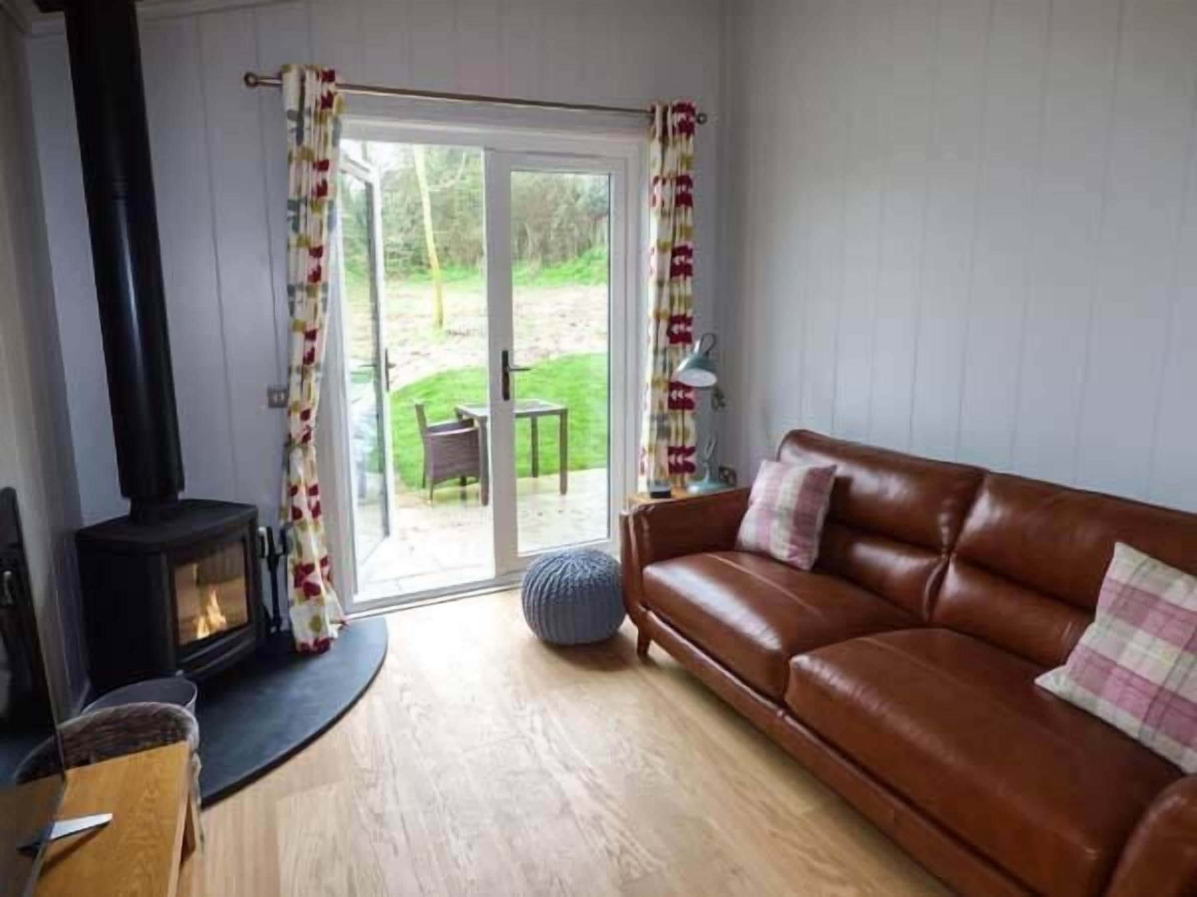 Shepherd Lodge, With Hot Tub In Allithwaite - Cartmel