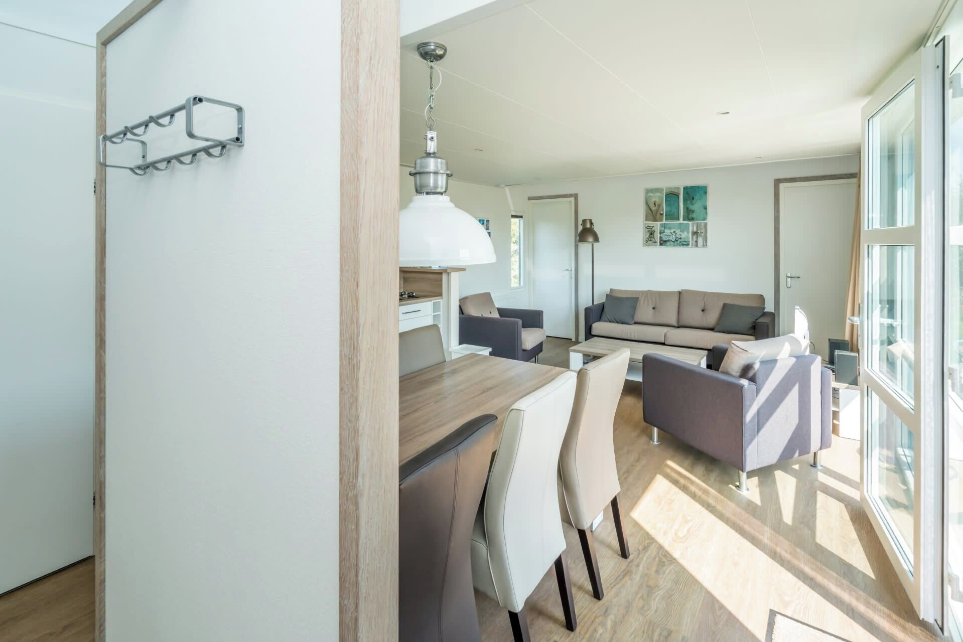 Un Chalet Avec Un Jardin (Et Ameublement De Jardin) Ravissant En Bordure Du Parc. - Renesse