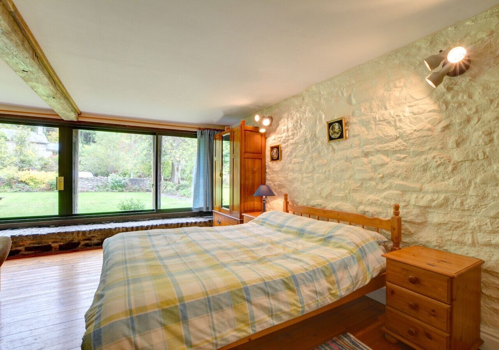 Farm Studio - One Bedroom House, Sleeps 2 - Builth Wells