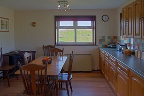 Casa de campo | Cozinha privada | Geladeira, micro-ondas (mediante solicitação), fogão, cooktop