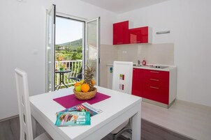 Estúdio (Studio Apartment with Balcony) | Sala de jantar