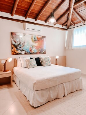 Quarto de Luxo, 4 quartos | Roupa de alta qualidade, camas de colchão pillowtop, minibar 