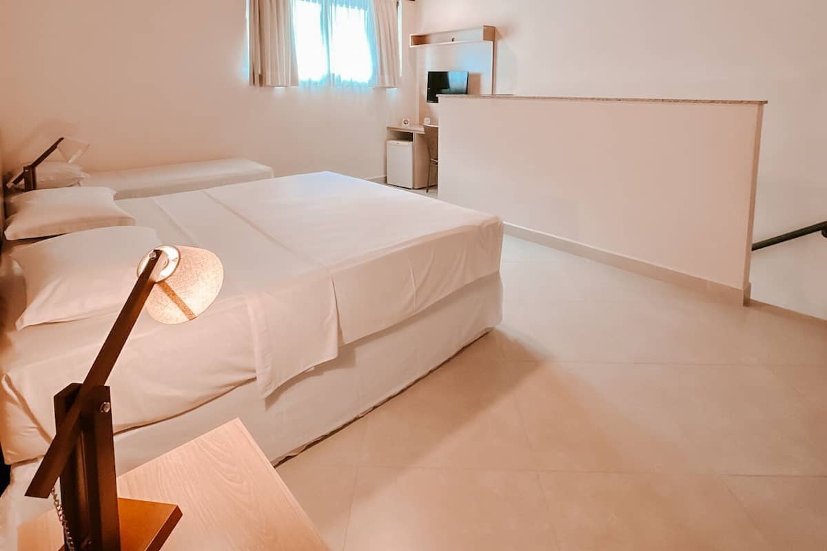 Roupa de alta qualidade, camas de colchão pillowtop, minibar