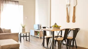 Apartamento, 2 quartos, varanda | Refeições no quarto