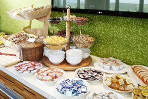 Pequeno-almoço tipo buffet diário incluído