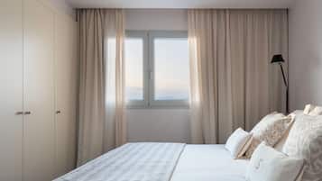Apartamento, 2 quartos, vista para o mar, em frente à praia | 2 quartos, roupa de alta qualidade, edredões de penas